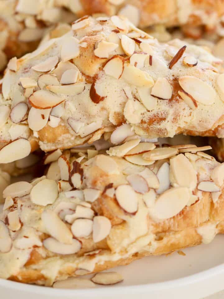 Almond Cake {So Easy} - Celebrating Sweets